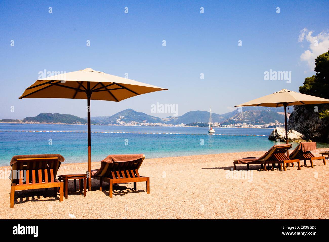 Luxury shore hi-res stock photography and images - Alamy
