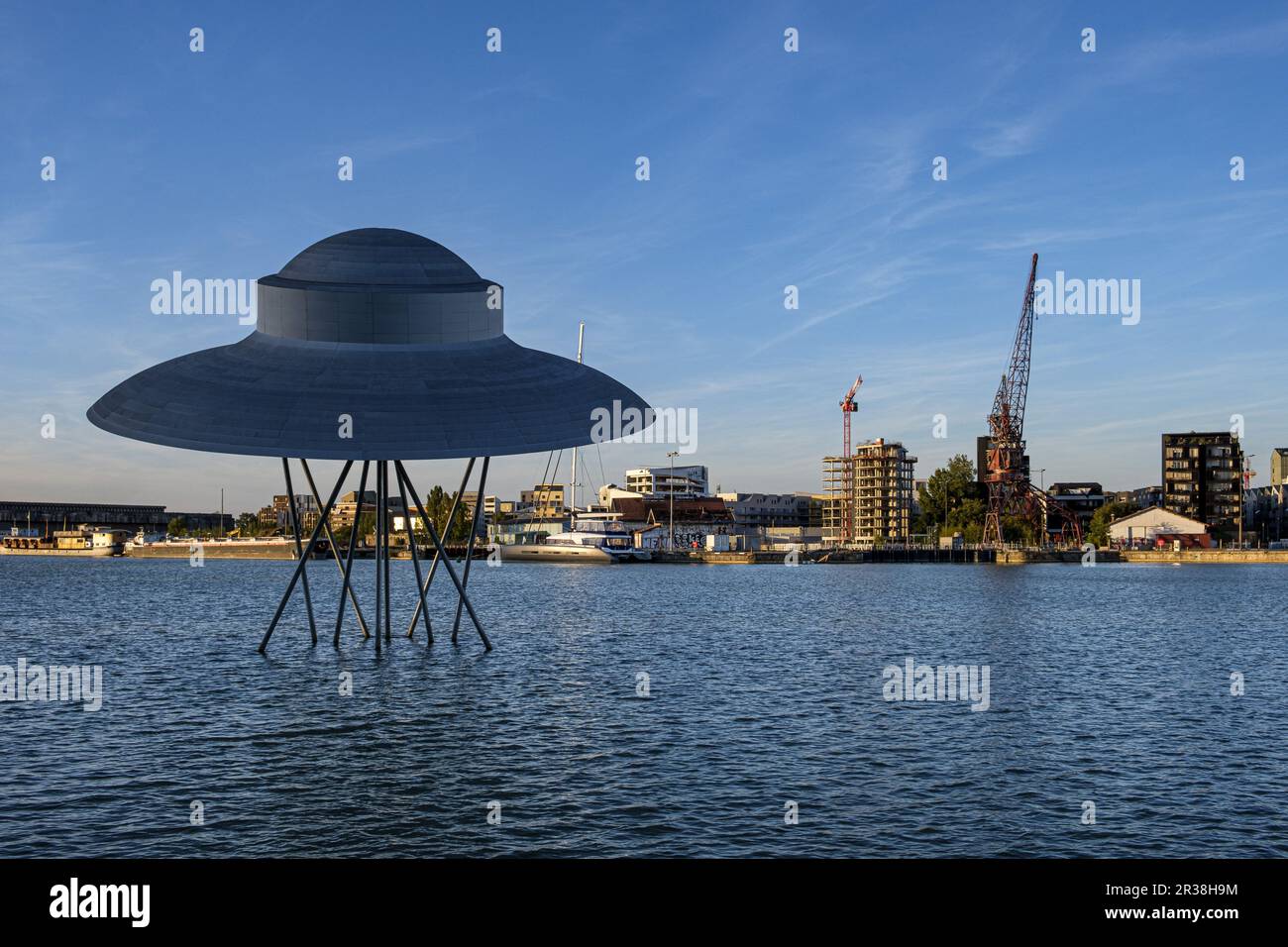FRANCE. GIRONDE (33). BORDEAUX. "THE SPACE SHIP", SCULPTURE IN THE ...