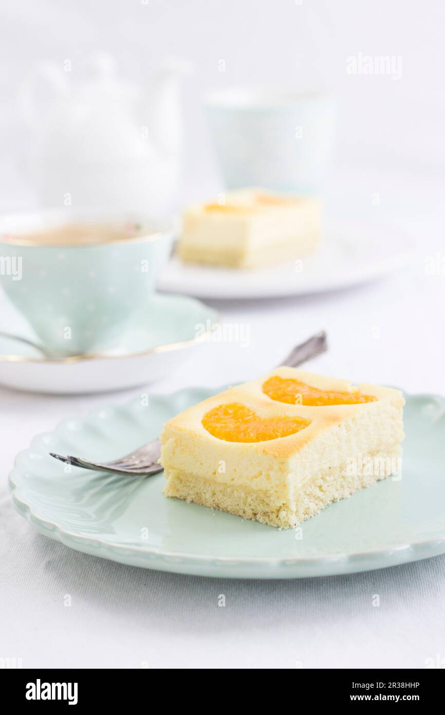 Juicy mandarin cheesecake tray bake Stock Photo - Alamy
