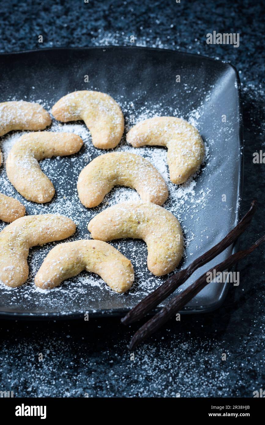 Vegan vanilla crescent biscuits made from almonds and pistachio nuts ...