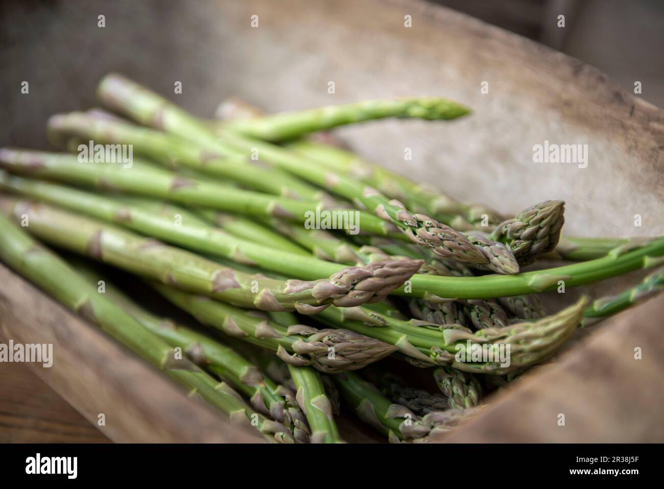 Asparagus in a box hi-res stock photography and images - Alamy