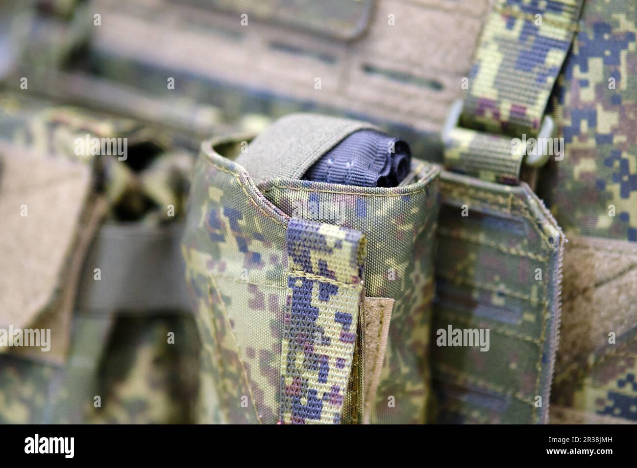 War material unloading hi-res stock photography and images - Alamy