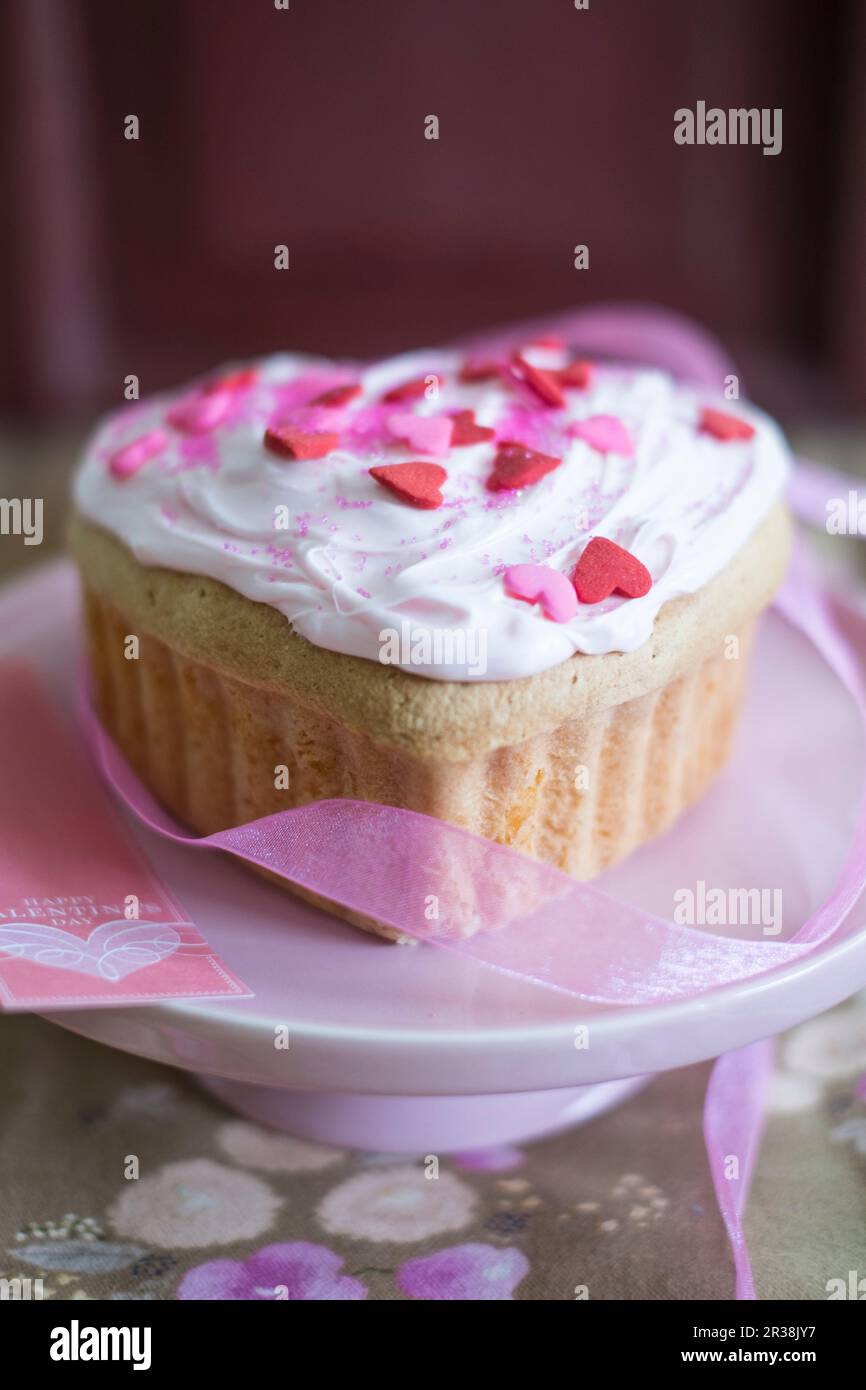 Heart shaped Mini Cake Stock Photo - Alamy