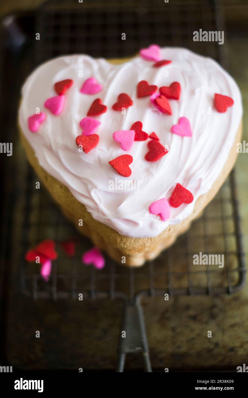 Heart shaped Mini Cake Stock Photo - Alamy