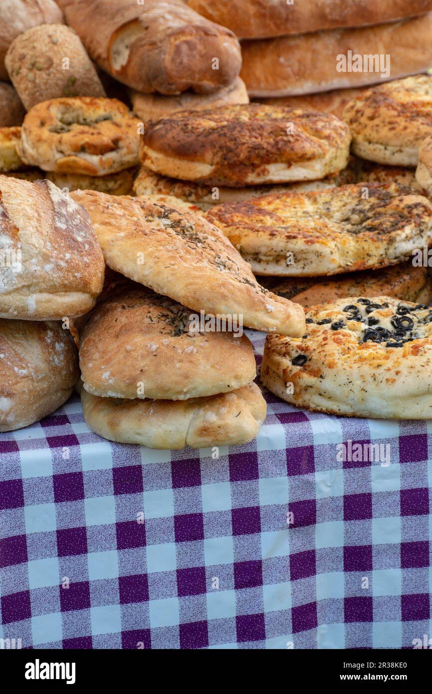 Artisan bread display hi-res stock photography and images - Alamy