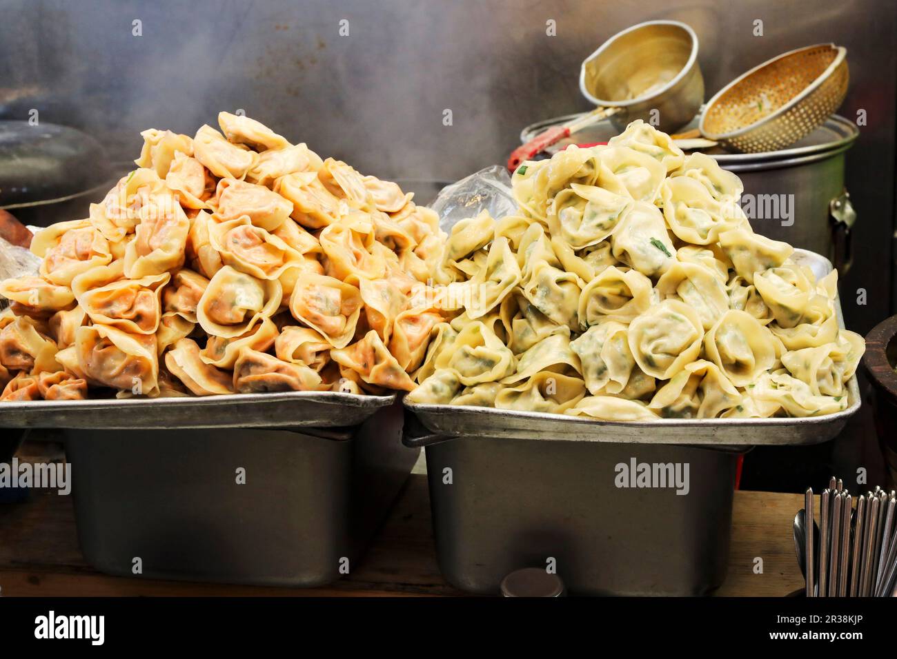 Mandus (ravioli) at Gwangjang Market in Seoul, South Korea Stock Photo ...