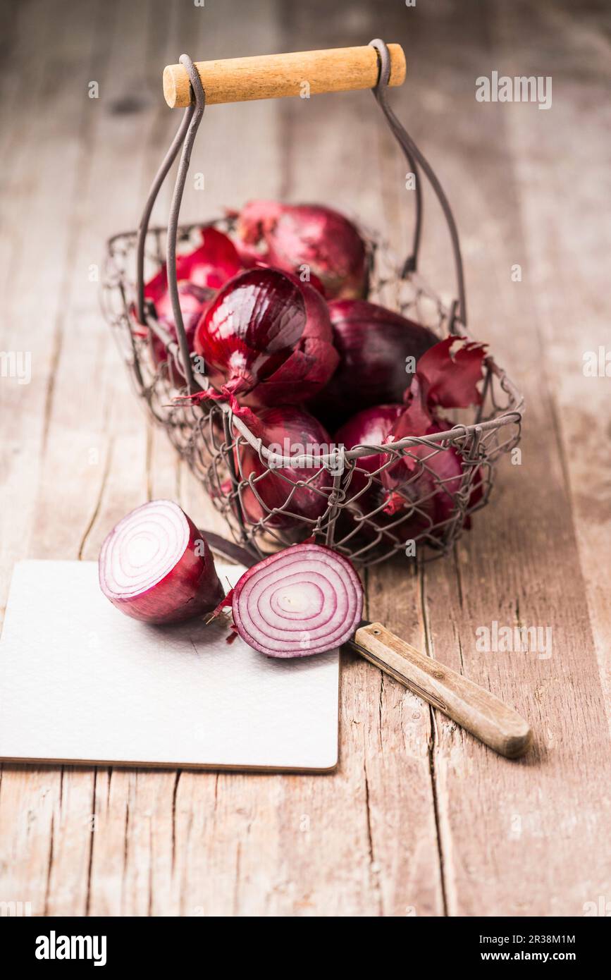 Onions in a wire basket hi-res stock photography and images - Alamy