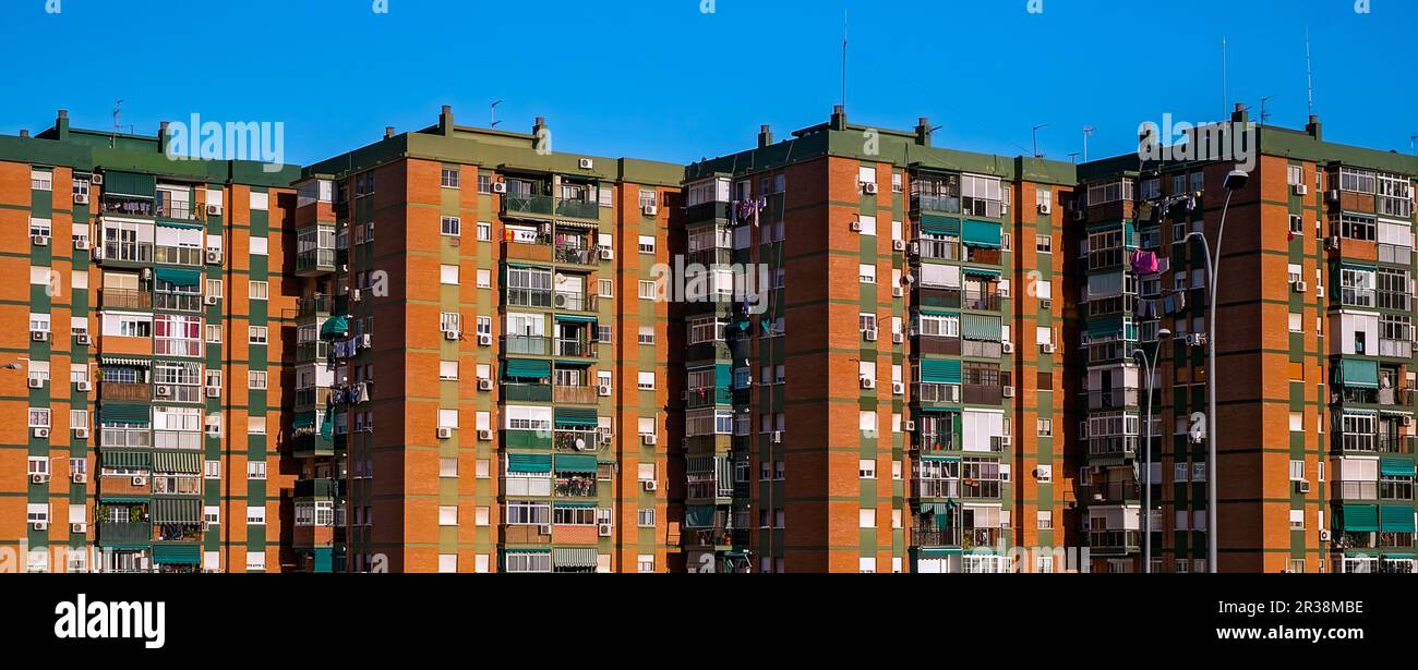 Flats blocks exterior hi-res stock photography and images - Alamy