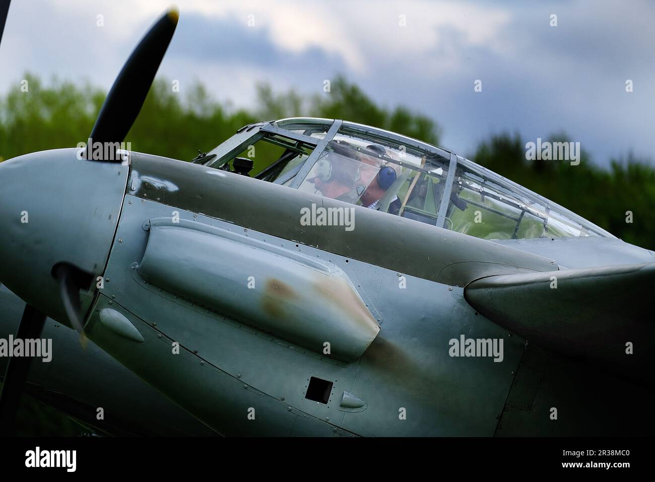 The de Havilland DH.98 Mosquito is a British twin-engined, shoulder ...