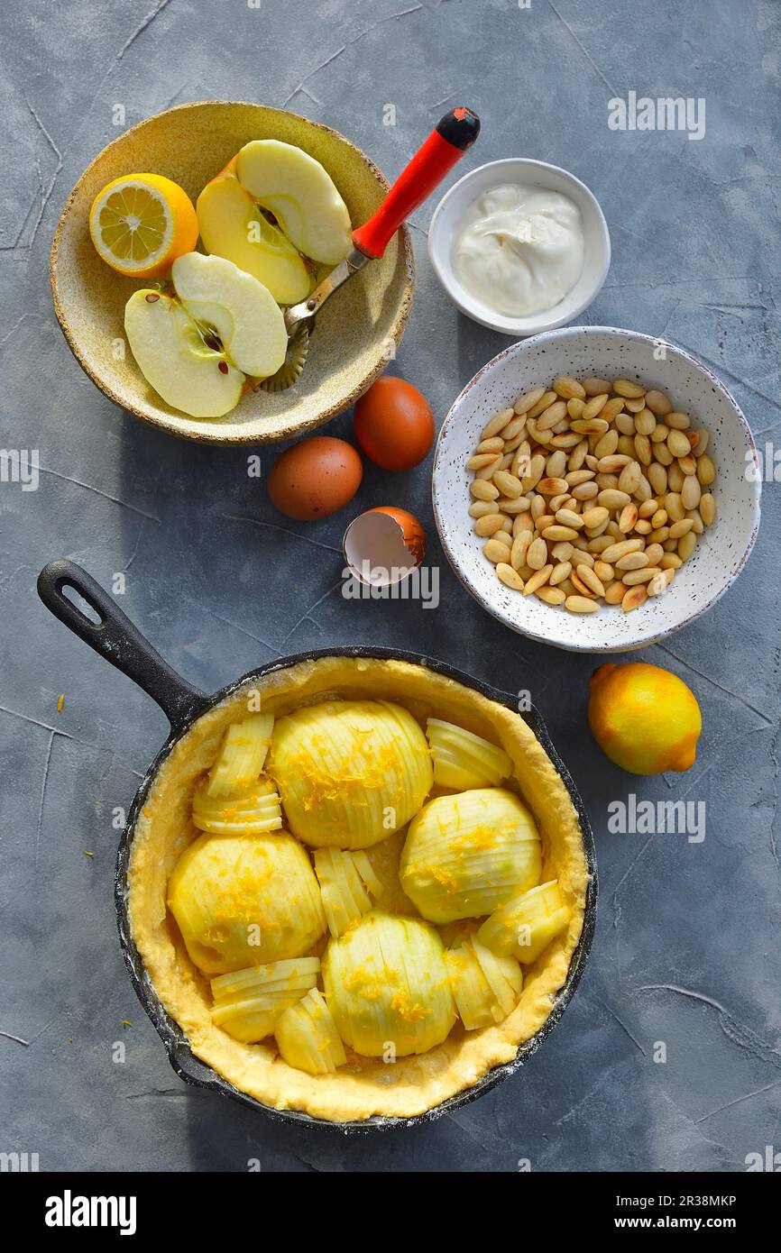 Apple pie ingredients, home-made apple pie with almonds Stock Photo - Alamy