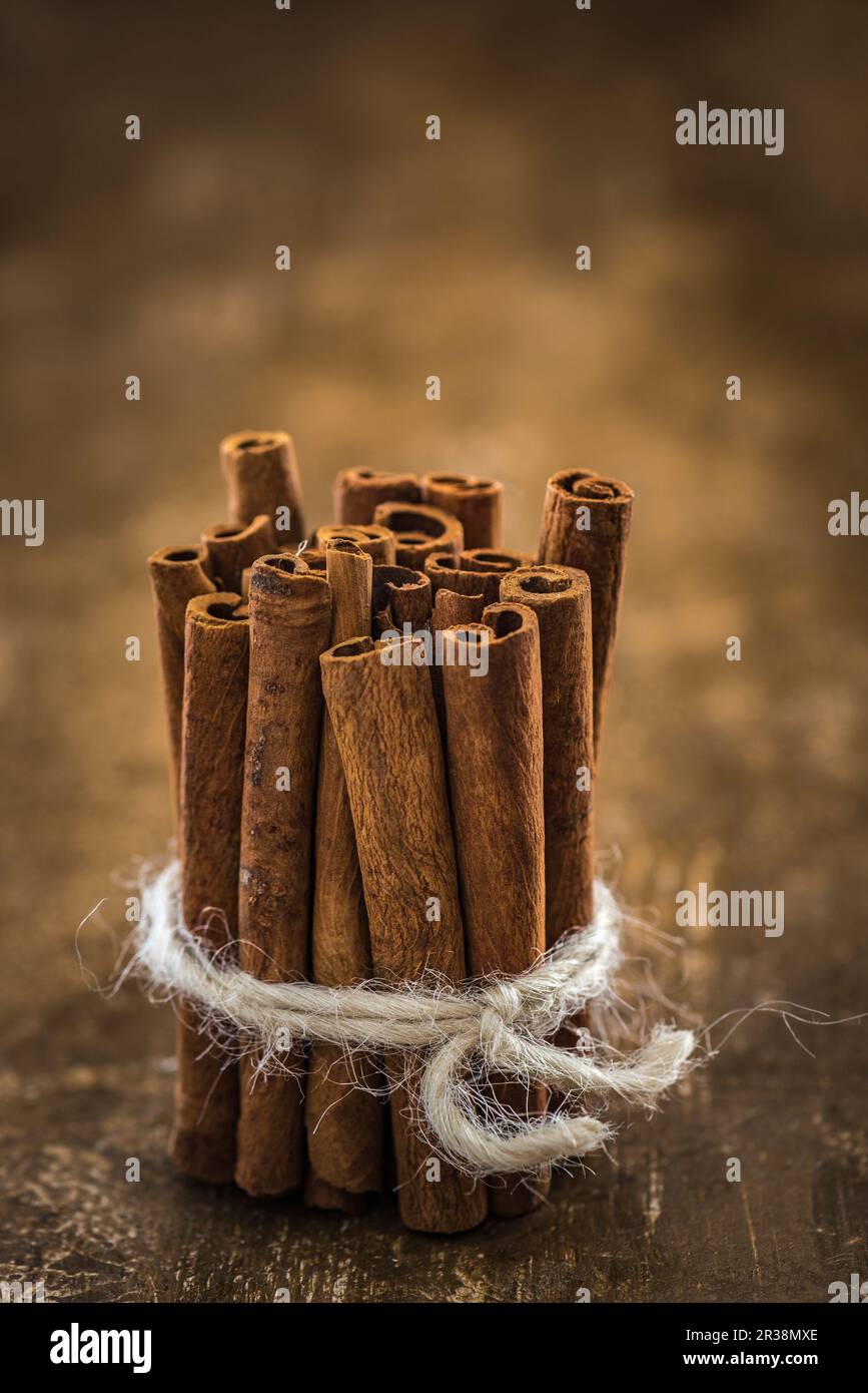 Cinnamon stick tied in a bundle Stock Photo - Alamy