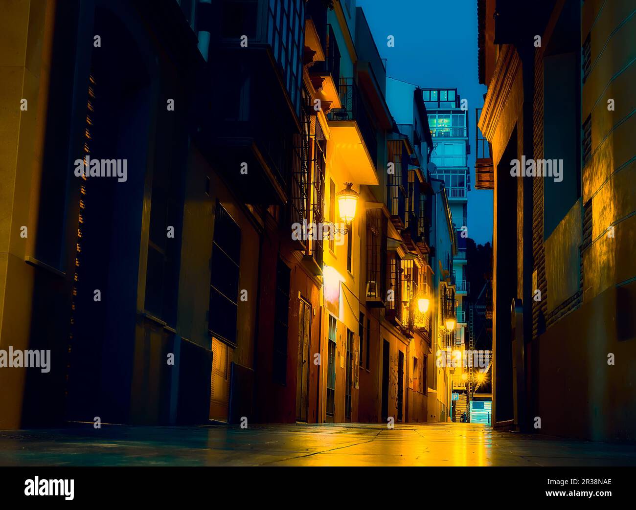 Night street lights buildings fog hi-res stock photography and images ...