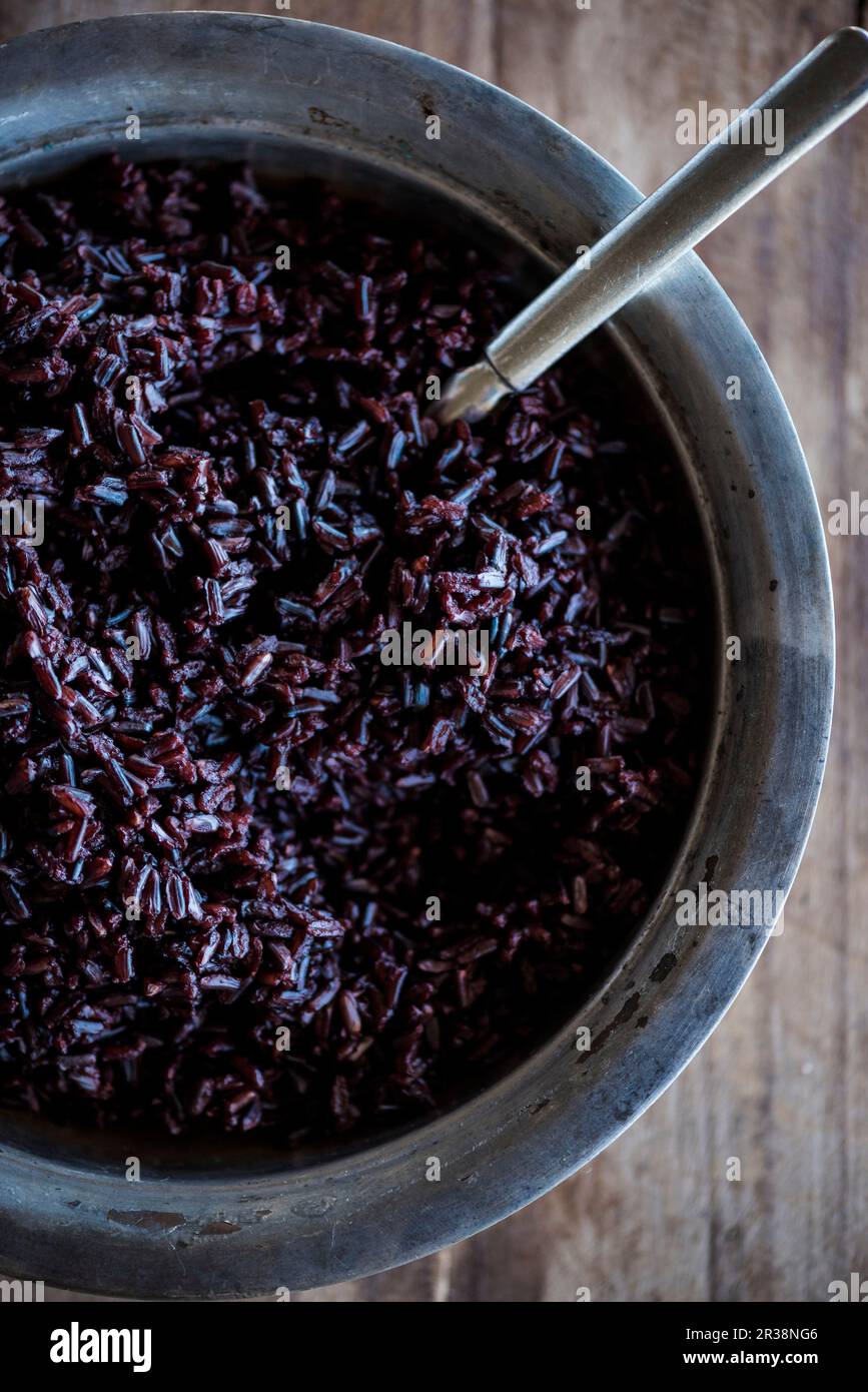 Black rice in pot hi-res stock photography and images - Alamy