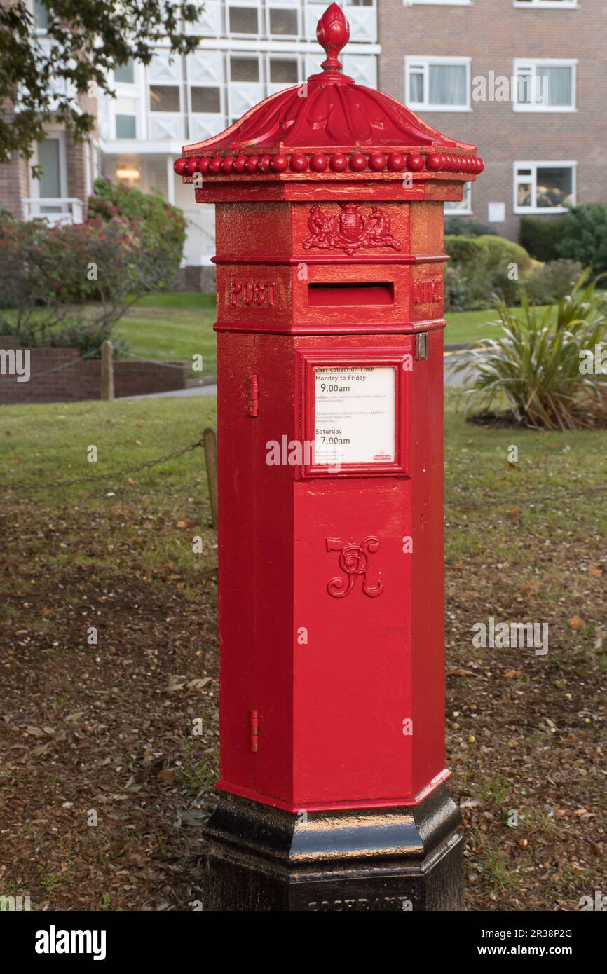 Traditional Red post box Stock Photo - Alamy