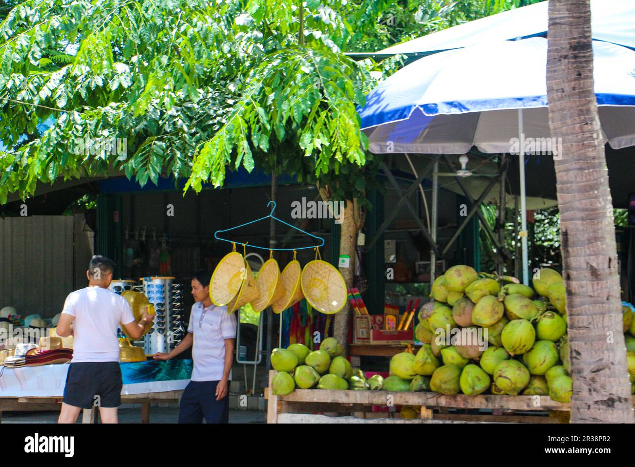 List of vendors hi-res stock photography and images - Alamy