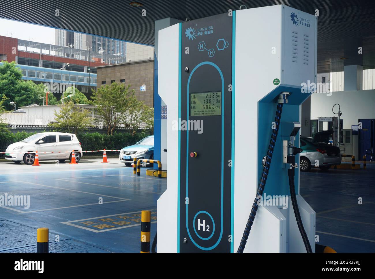 China hydrogenation unit hi-res stock photography and images - Alamy