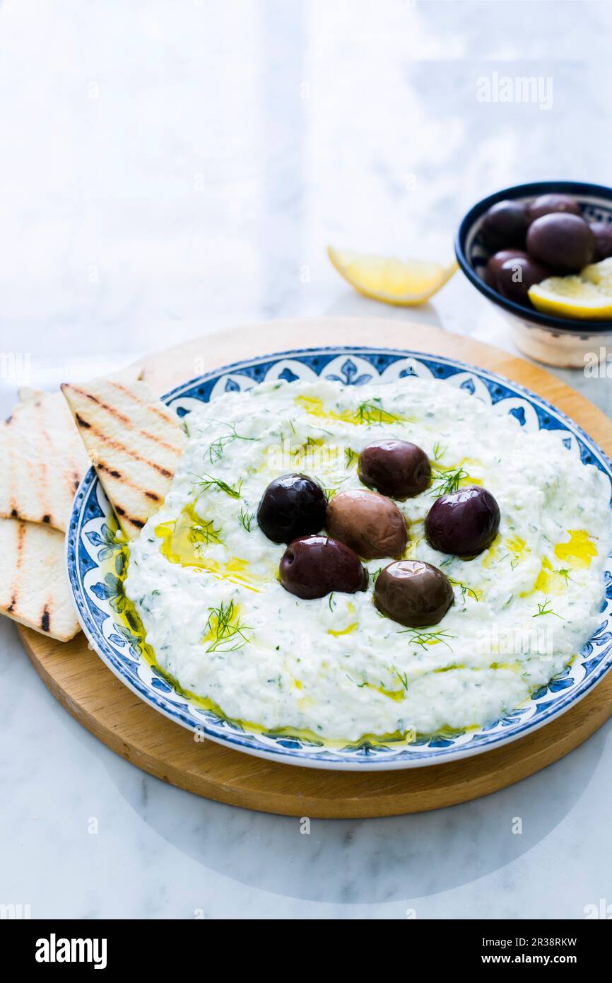 Tzatziki with flatbread hi-res stock photography and images - Alamy