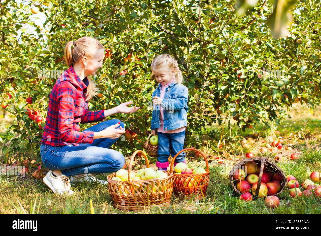 Farmer girl organic food hi-res stock photography and images - Alamy
