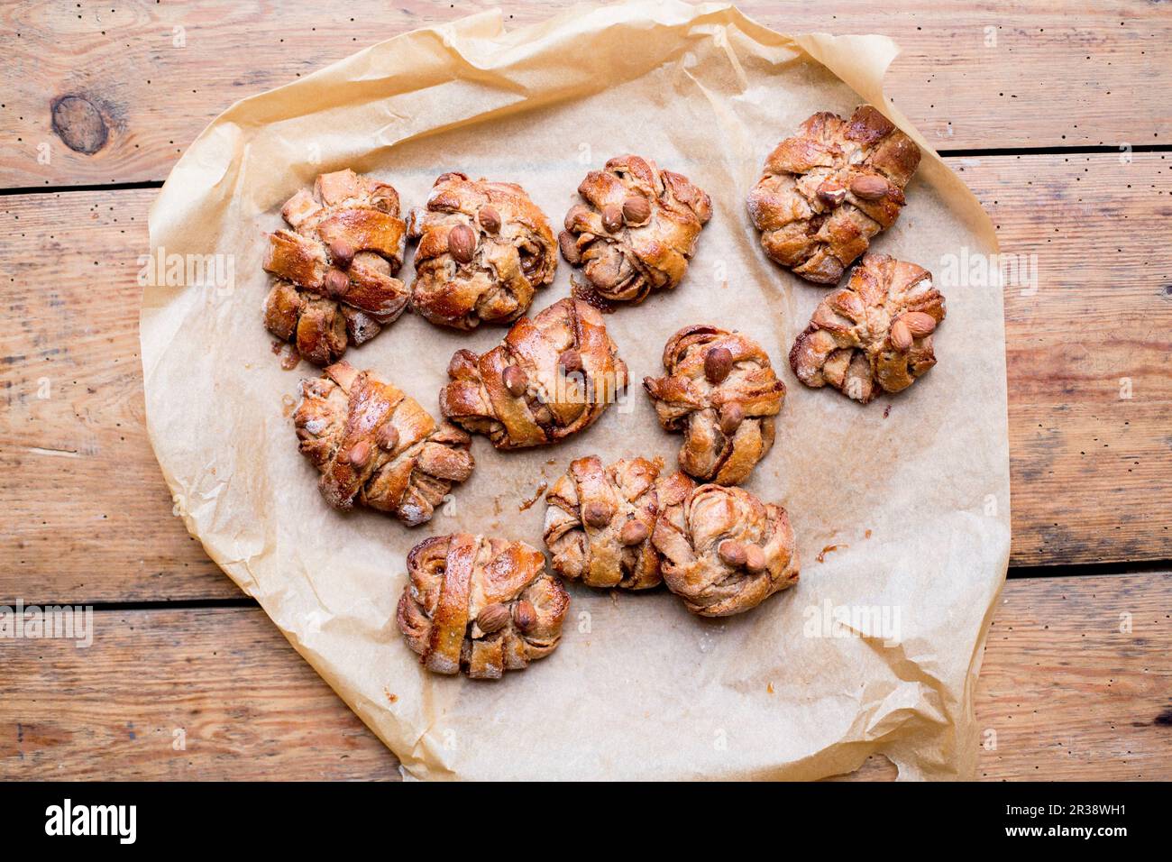 Cinnamon and cardamom buns on baking paper Stock Photo - Alamy