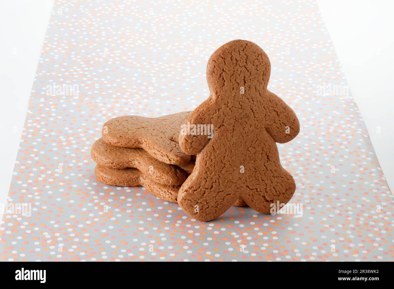Gingerbread men, undecorated Stock Photo - Alamy
