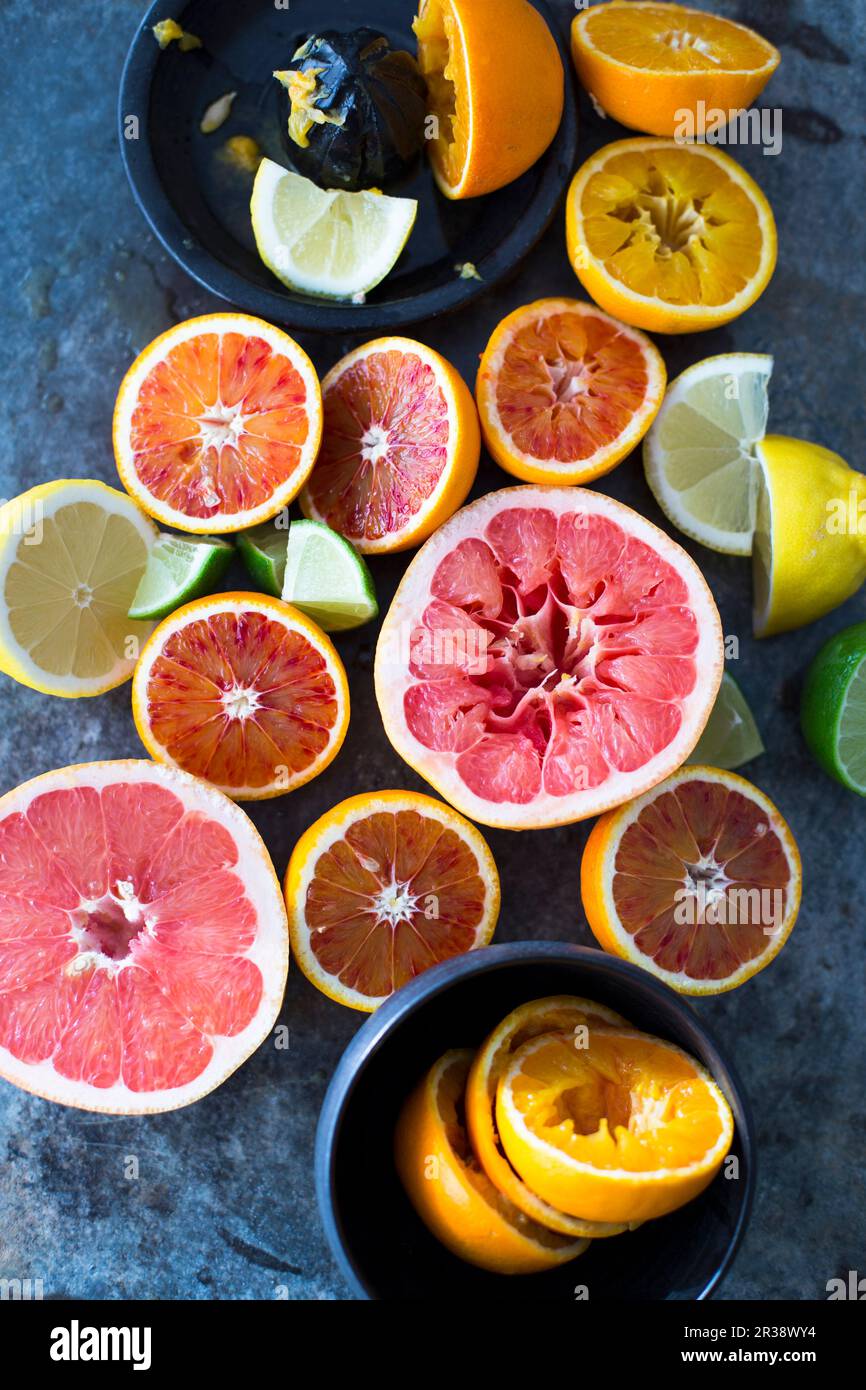 Squeezing citrus fruits hi-res stock photography and images - Alamy