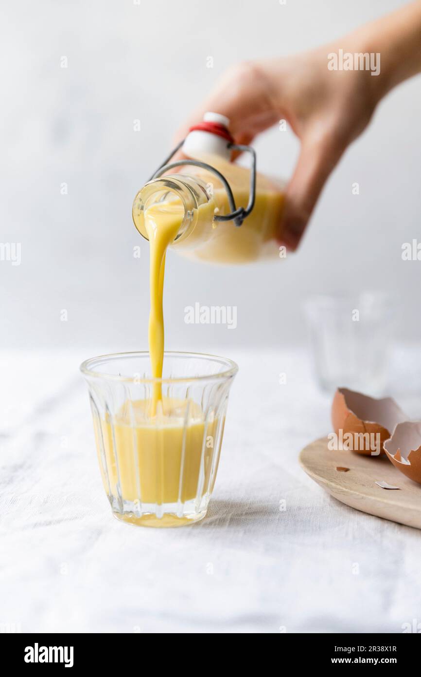 Egg nog being poured into a glass Stock Photo - Alamy