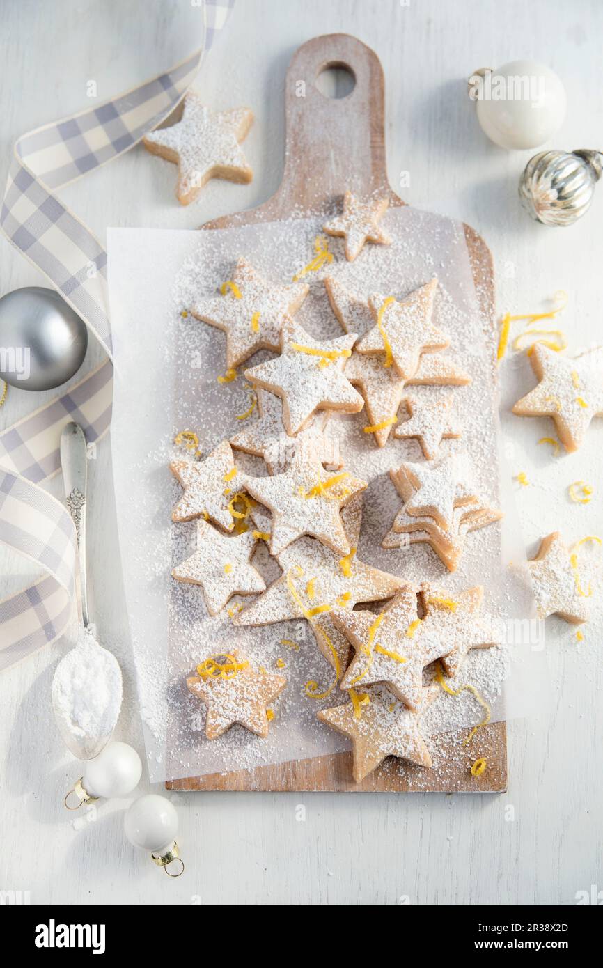 Shortbread star biscuits icing hi-res stock photography and images - Alamy