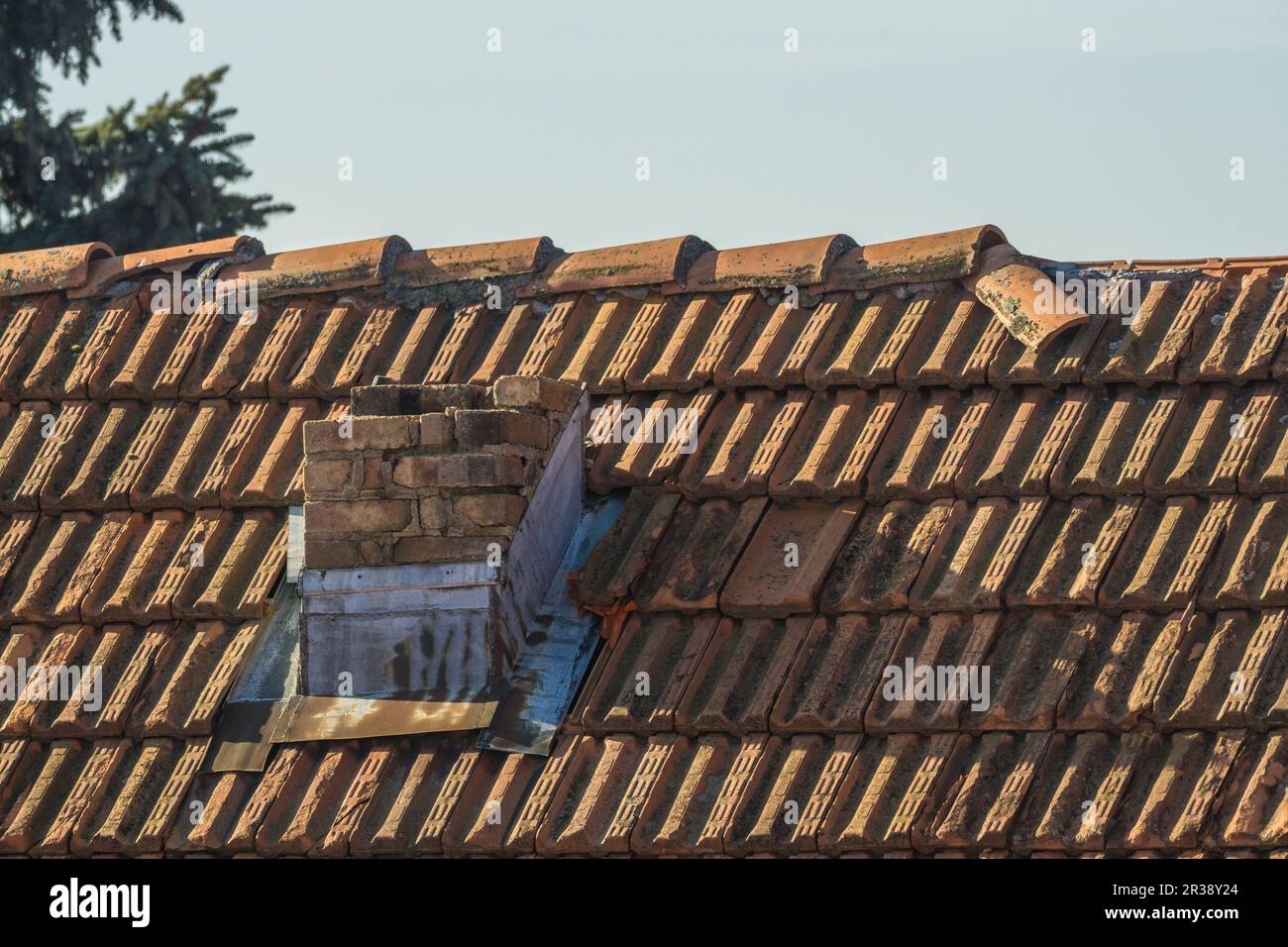 Broken roof old house hi-res stock photography and images - Alamy