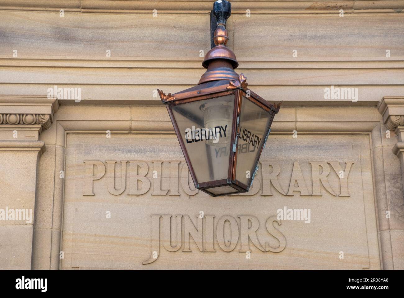 Public library sign hi-res stock photography and images - Alamy