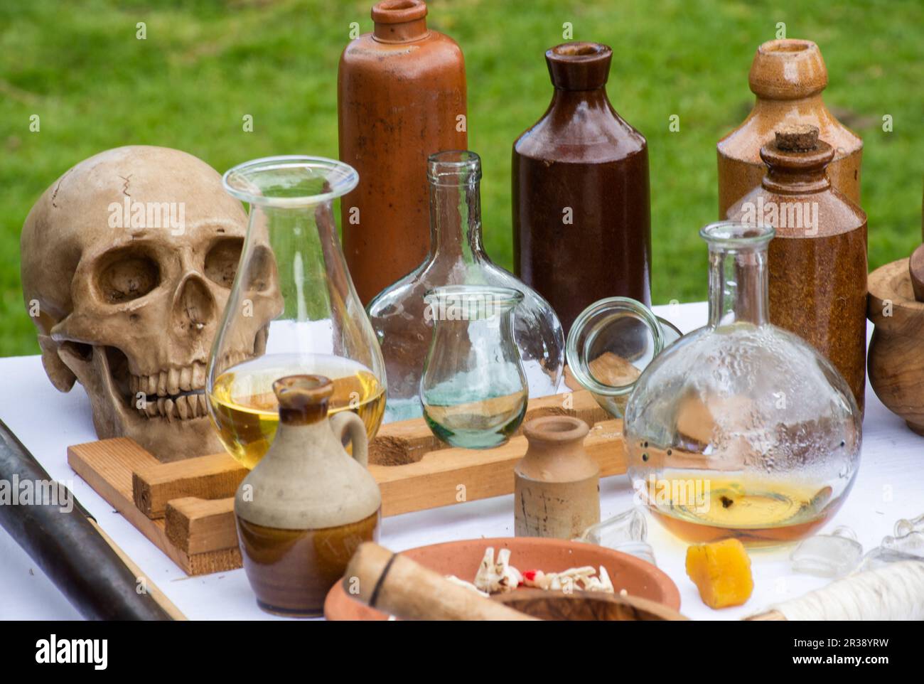 Glass apothecary jars hi-res stock photography and images - Alamy