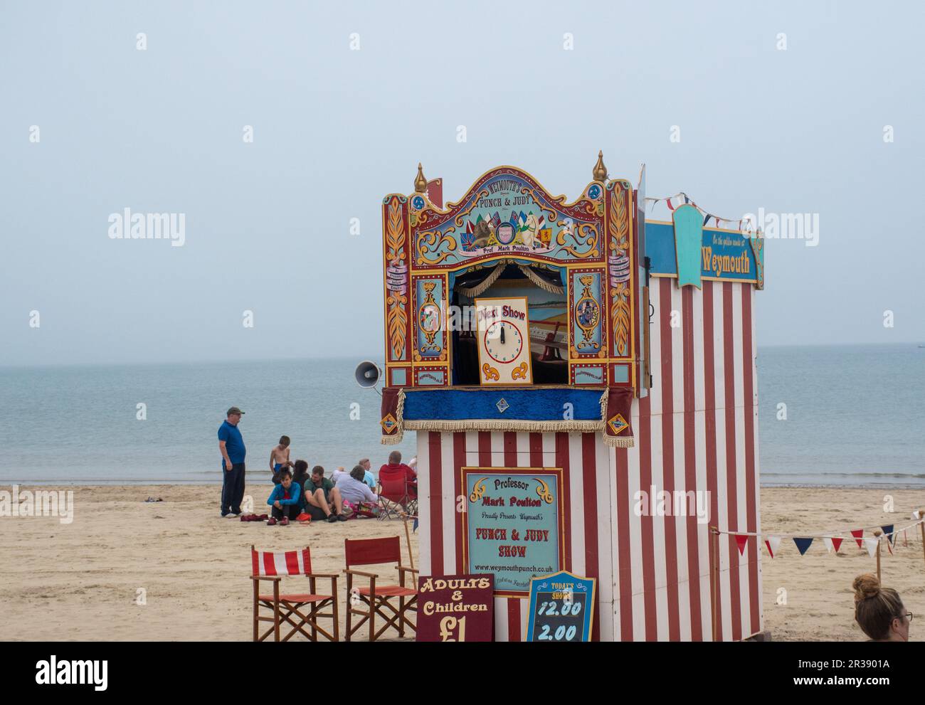 Punch judy show weymouth beach hi-res stock photography and images - Alamy