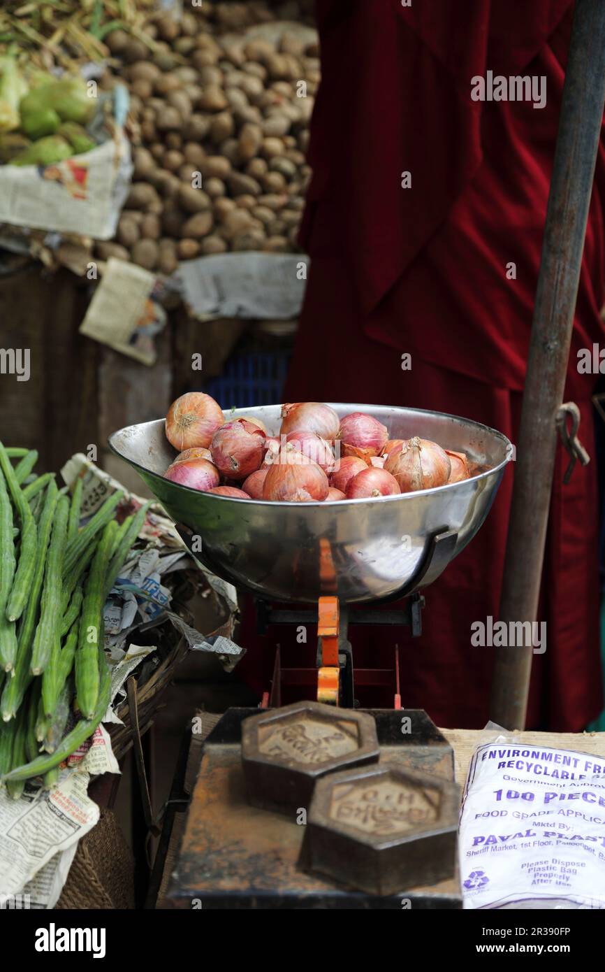 Onions in scales pan Stock Photo - Alamy
