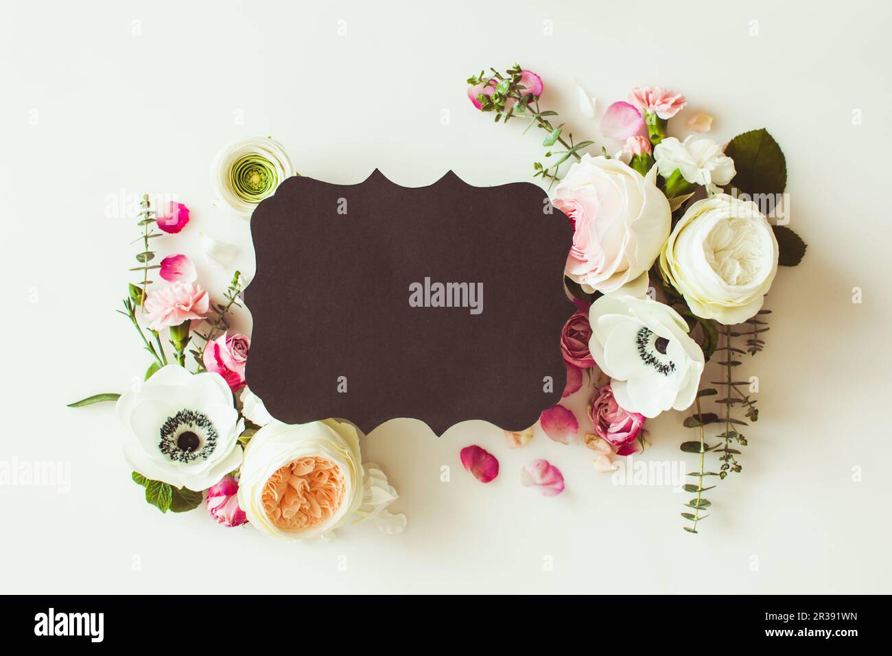 Floral wedding frame with paper template top view Stock Photo - Alamy