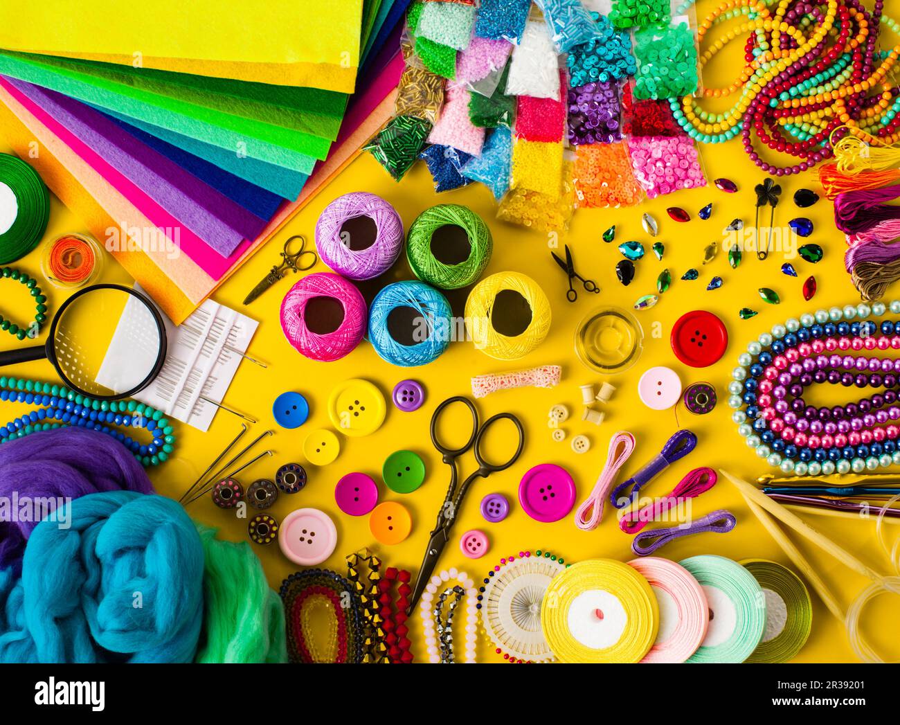 Paettes hi-res stock photography and images - Alamy