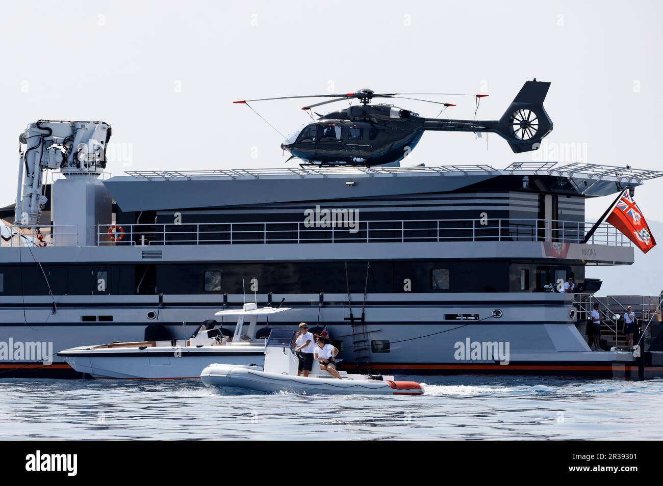 Cannes, Frankreich. 22nd May, 2023. Jeff Bezos und seine Freundin ...