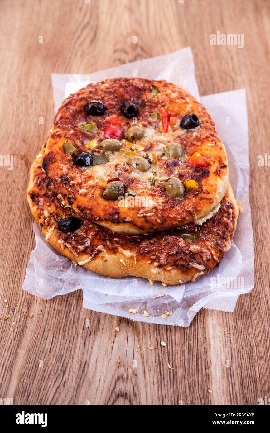 Pizza base paper hi-res stock photography and images - Alamy