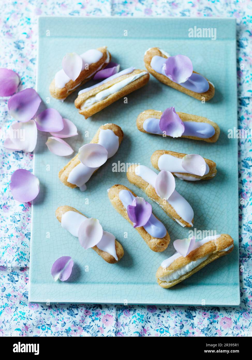 Violet icing hi-res stock photography and images - Alamy