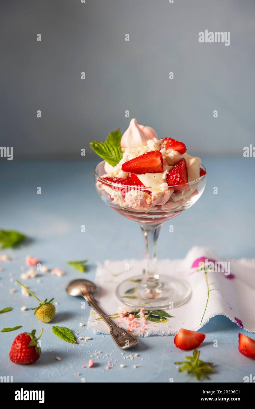 Silver spoons glass hi-res stock photography and images - Alamy