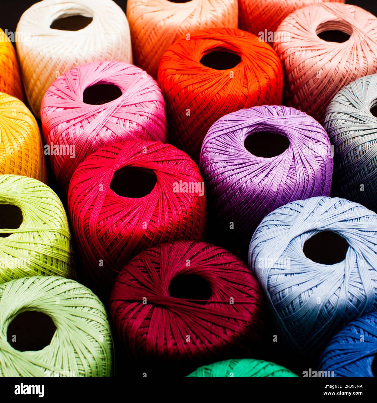 Spool thread knitting shop view hi-res stock photography and images - Alamy