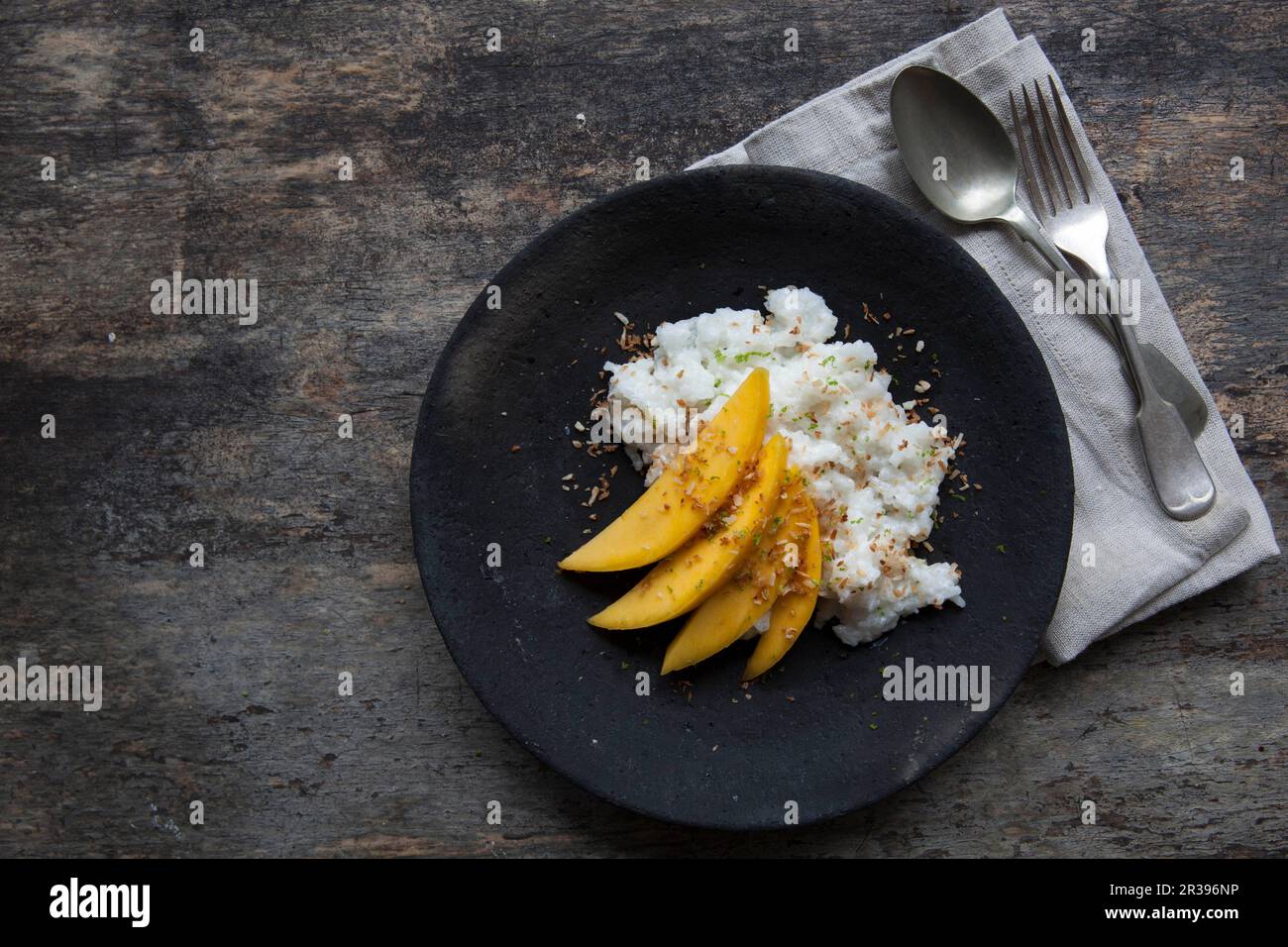 Sweet thai sticky rice with mango (Asia Stock Photo - Alamy