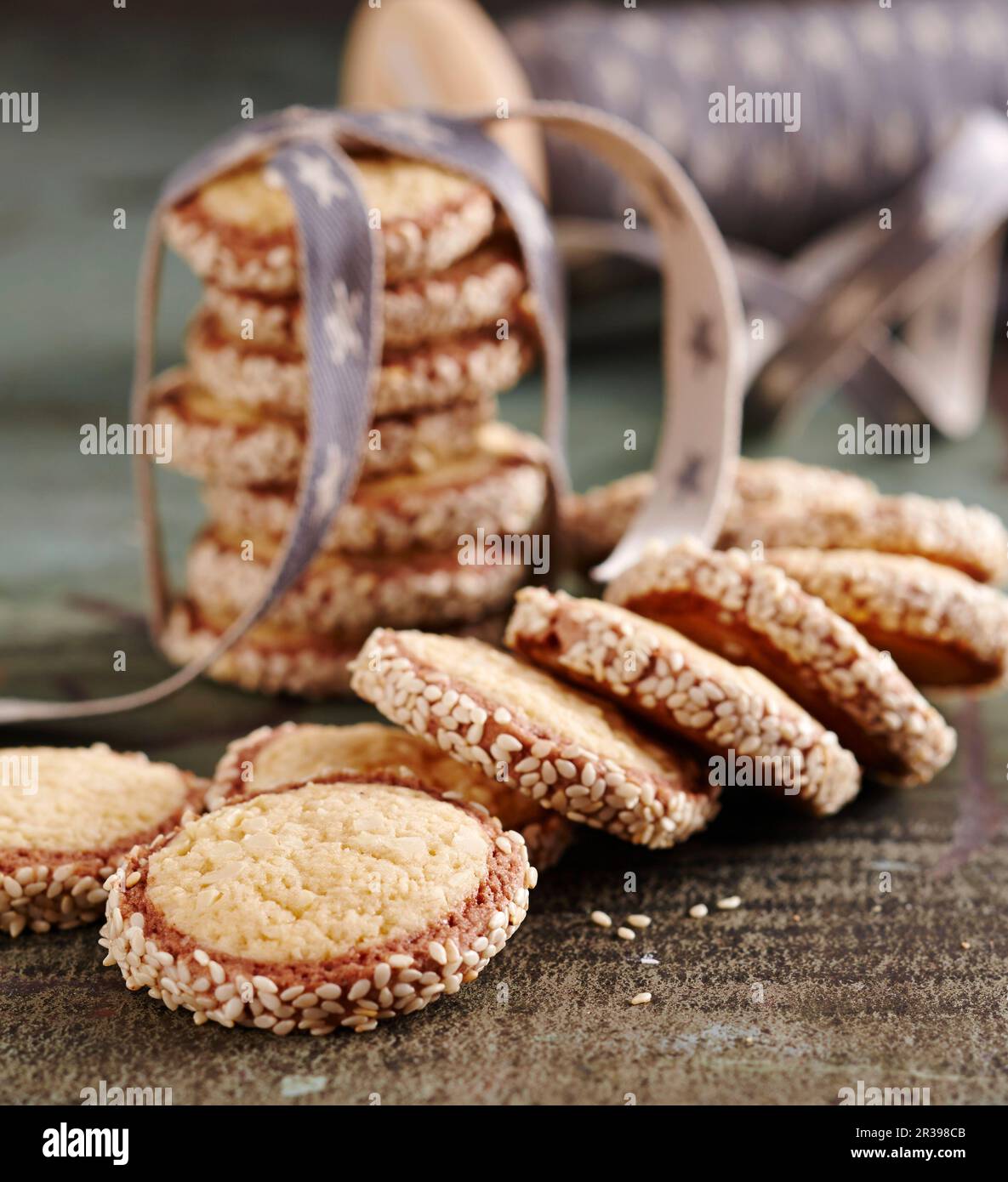 Cashew nuts with a sesame seed edge Stock Photo - Alamy