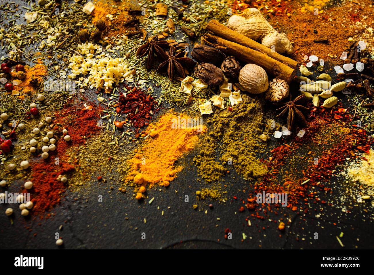 Scattered cinnamon hi-res stock photography and images - Alamy