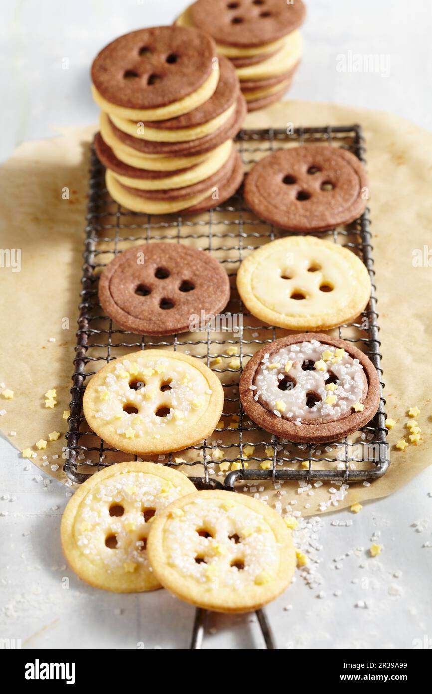 Button cookies hi-res stock photography and images - Alamy