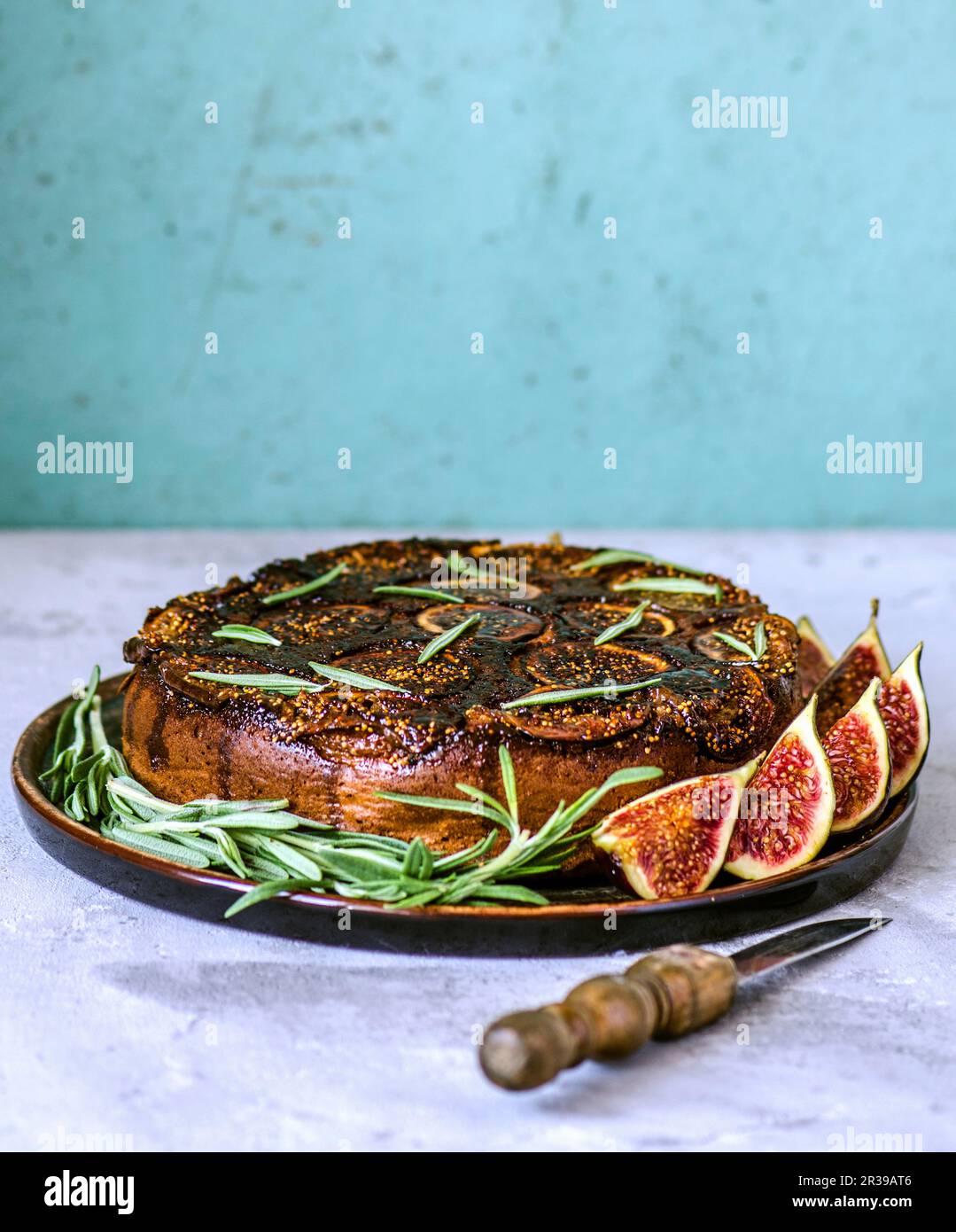 Inverted cake hi-res stock photography and images - Alamy