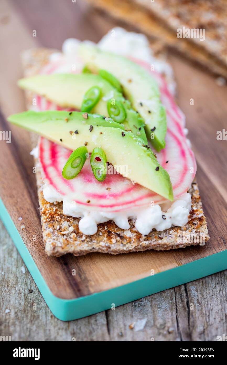 Baked crispbread with cottage cheese, striped beetroot and avocado ...