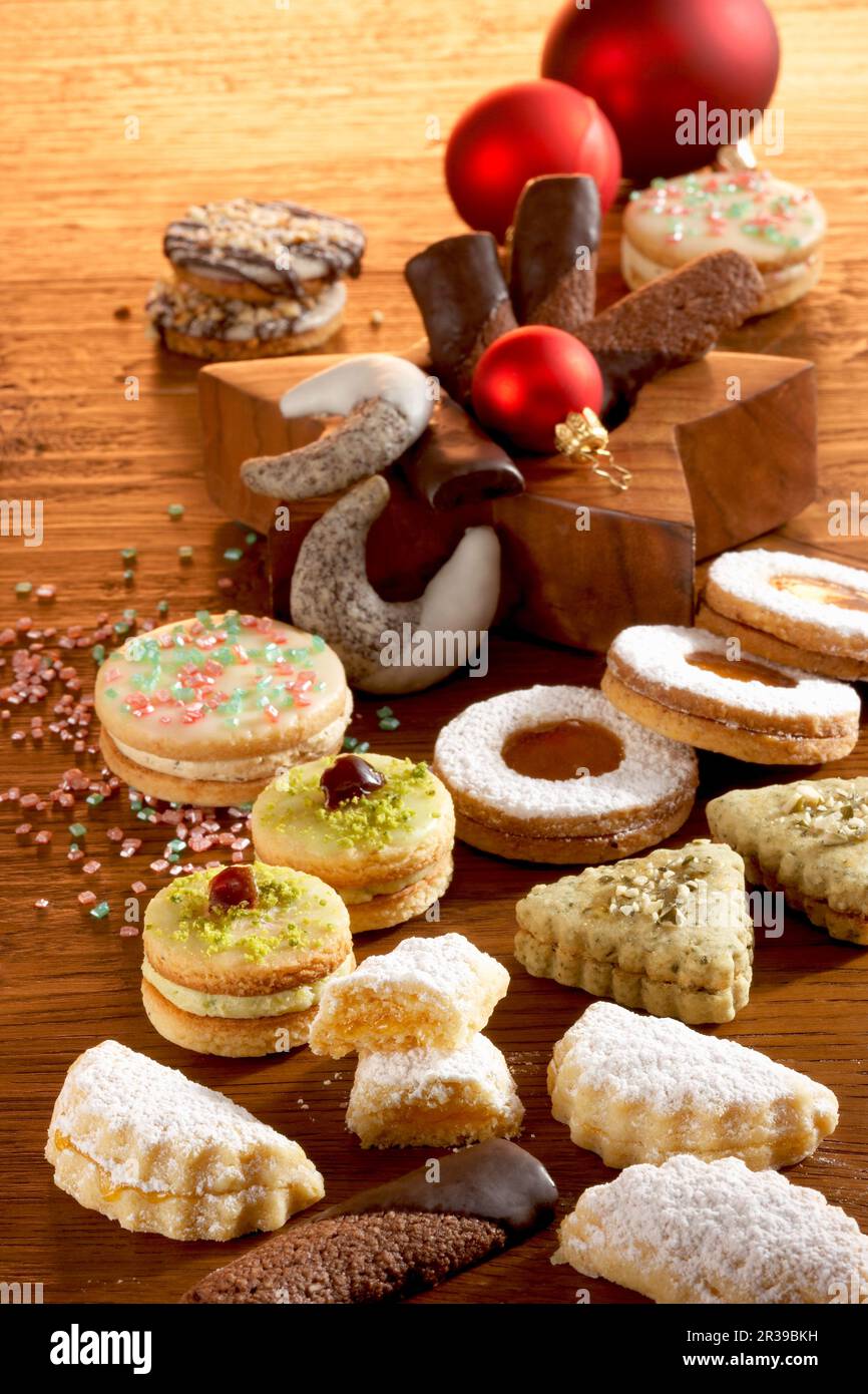 Chocolate linzer cookies hi-res stock photography and images - Alamy