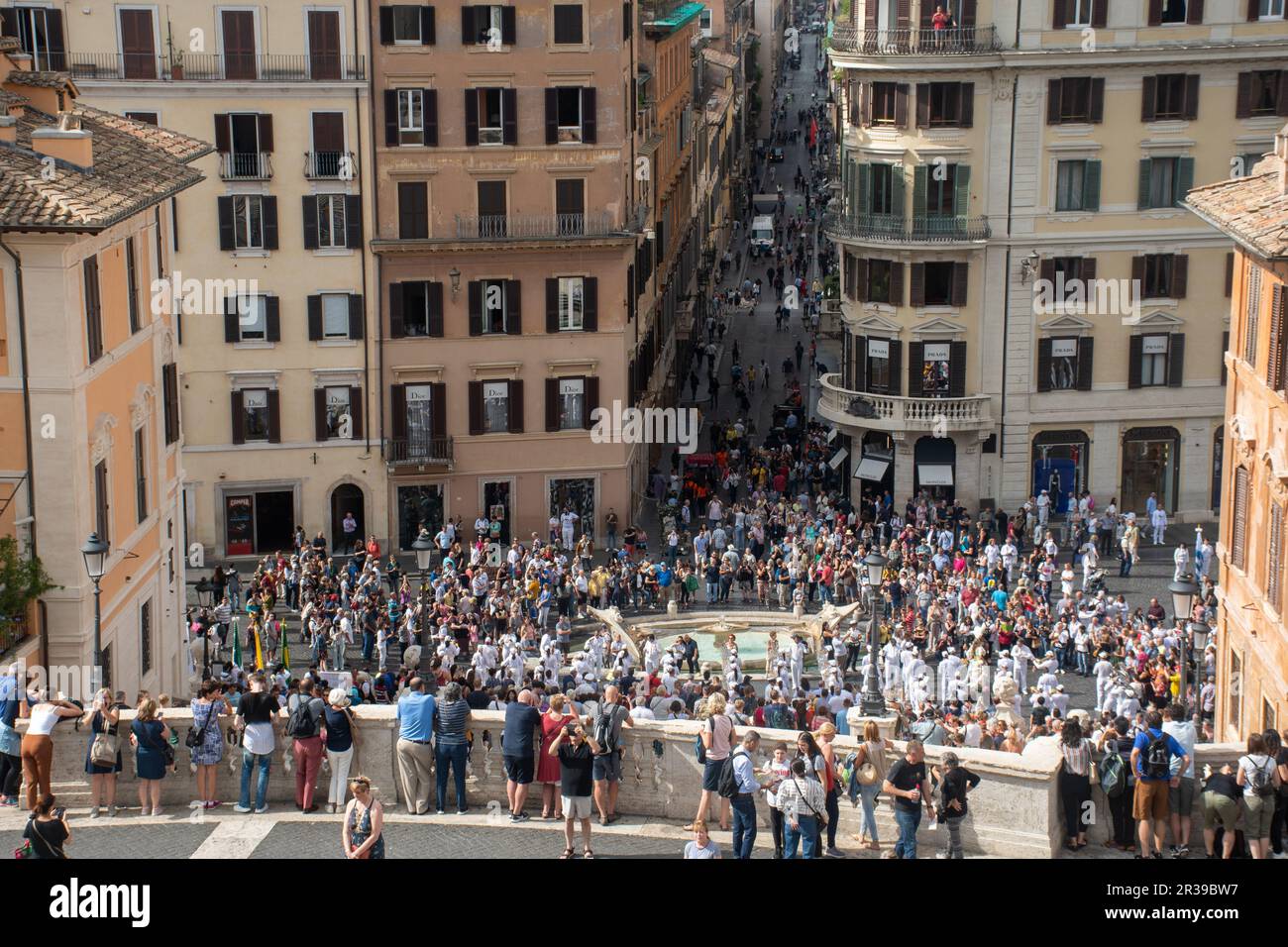 Looking down at crowd at Piazza di Spagna from the Spanish steps Stock ...