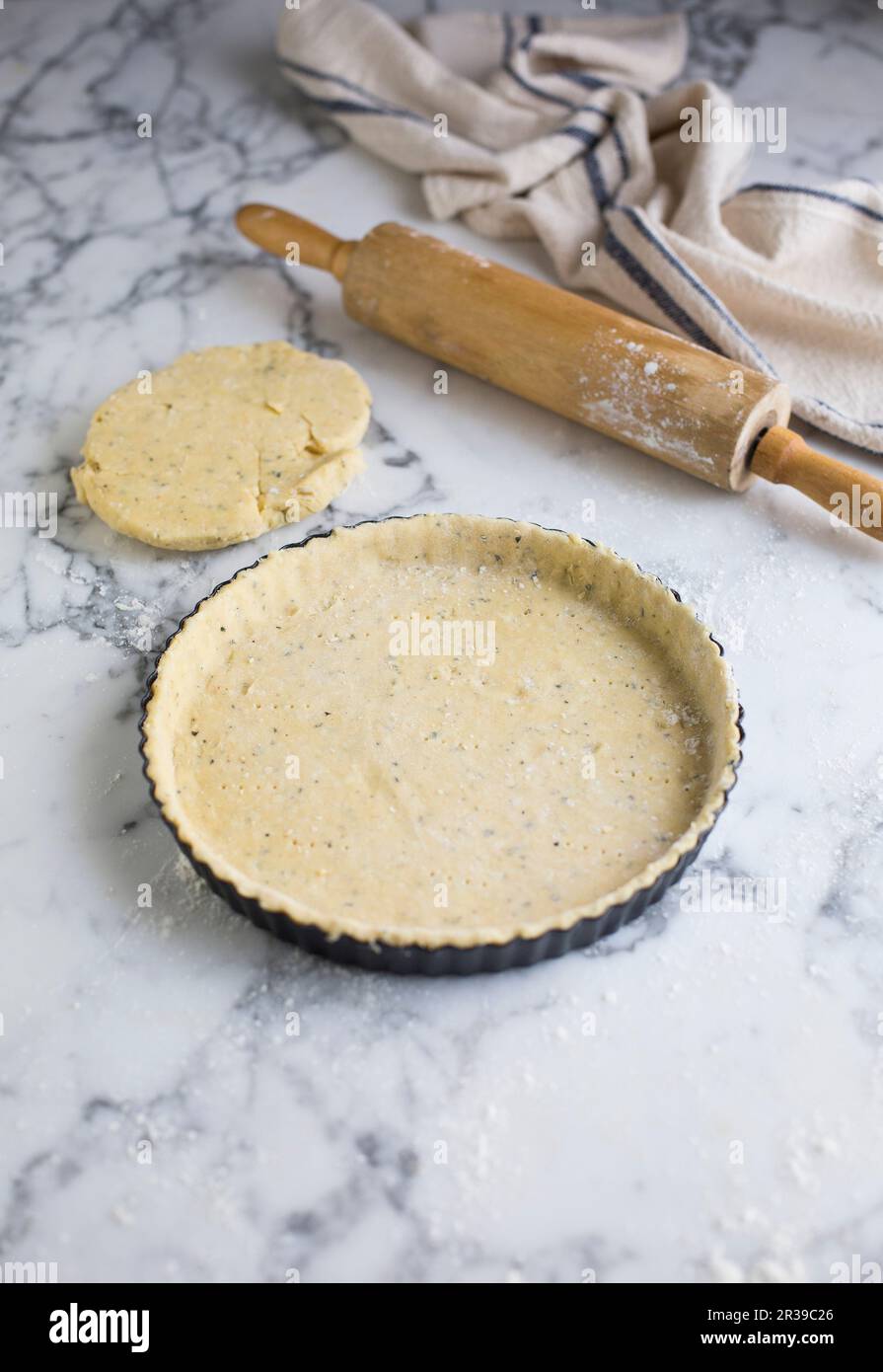 Base in baking dish hi-res stock photography and images - Alamy