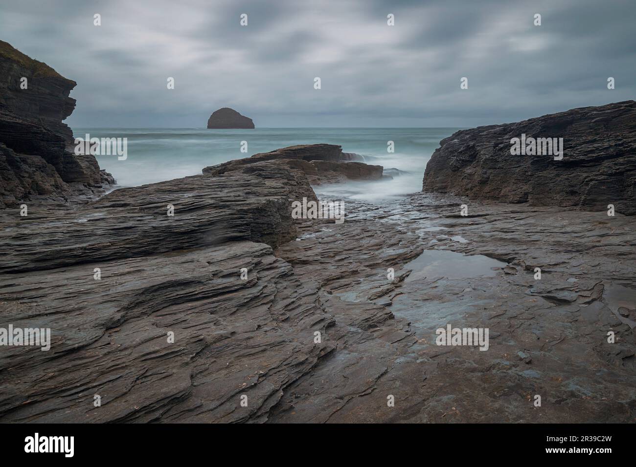 Trebarwith cliff hi-res stock photography and images - Alamy