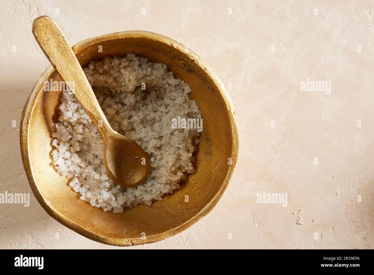 Gold spoon top shot hi-res stock photography and images - Alamy